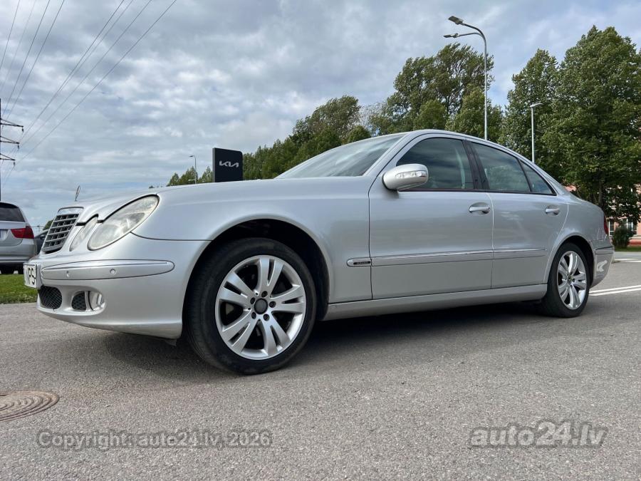Pelēks Mercedes-Benz E-Class 2002 Narva, ar dzinēja tilpumu 2.10 L un nobraukumu 429 tūkst. km par 2499 €, foto 19 vietnē AUTOMOTO.COM.LV