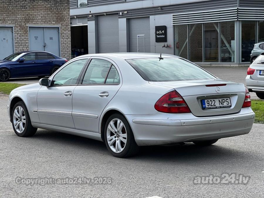 Pelēks Mercedes-Benz E-Class 2002 Narva, ar dzinēja tilpumu 2.10 L un nobraukumu 429 tūkst. km par 2499 €, foto 20 vietnē AUTOMOTO.COM.LV