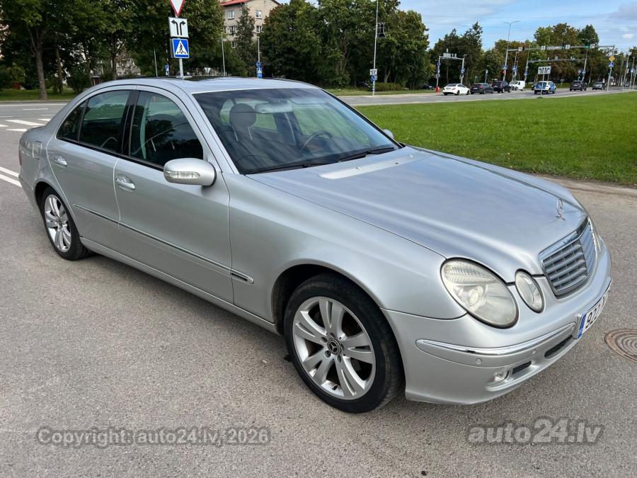 Pelēks Mercedes-Benz E-Class 2002 Narva, ar dzinēja tilpumu 2.10 L un nobraukumu 429 tūkst. km par 2499 €, foto 22 vietnē AUTOMOTO.COM.LV