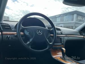 Pelēks Mercedes-Benz E-Class 2002 Narva, ar dzinēja tilpumu 2.10 L un nobraukumu 429 tūkst. km par 2499 €, foto 29 vietnē AUTOMOTO.COM.LV