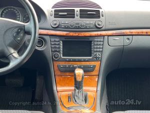 Pelēks Mercedes-Benz E-Class 2002 Narva, ar dzinēja tilpumu 2.10 L un nobraukumu 429 tūkst. km par 2499 €, foto 30 vietnē AUTOMOTO.COM.LV