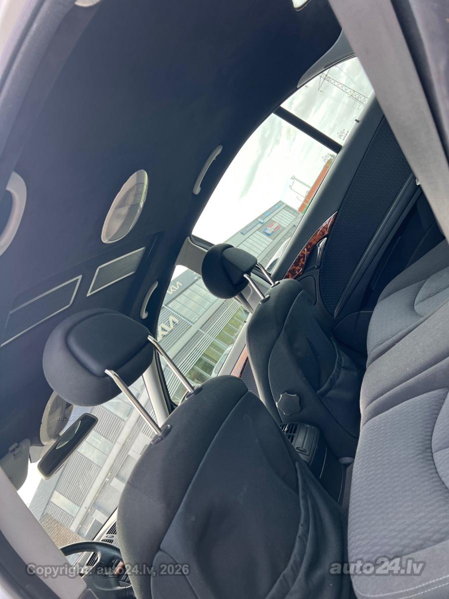 Pelēks Mercedes-Benz E-Class 2002 Narva, ar dzinēja tilpumu 2.10 L un nobraukumu 429 tūkst. km par 2499 €, foto 31 vietnē AUTOMOTO.COM.LV