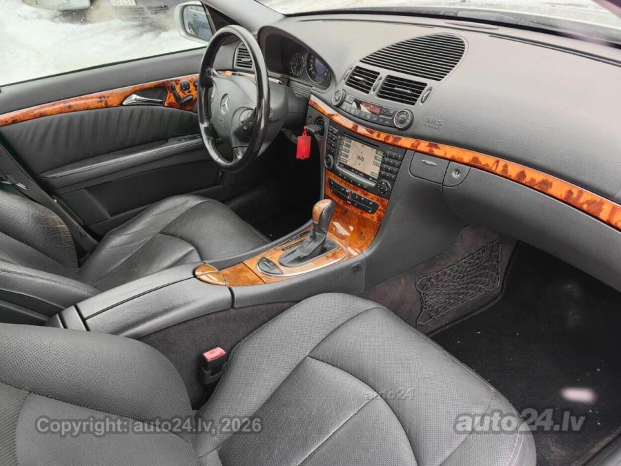 Pelēks Mercedes-Benz E-Class 2003 Tartu, ar dzinēja tilpumu 3.20 L un nobraukumu 359 tūkst. km par 5990 €, foto 7 vietnē AUTOMOTO.COM.LV