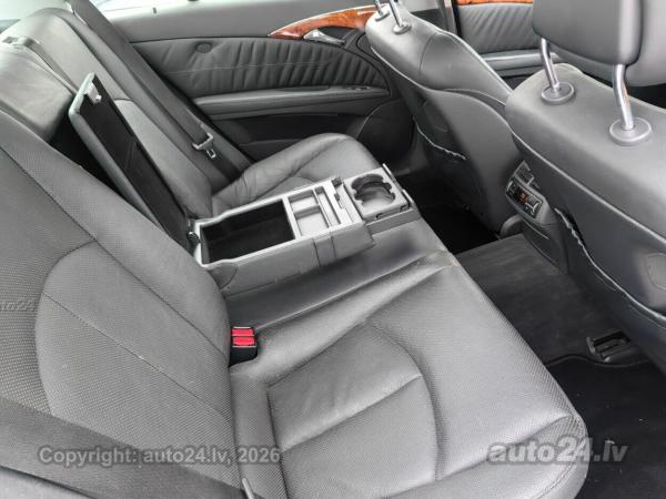 Pelēks Mercedes-Benz E-Class 2003 Tartu, ar dzinēja tilpumu 3.20 L un nobraukumu 359 tūkst. km par 5990 €, foto 9 vietnē AUTOMOTO.COM.LV