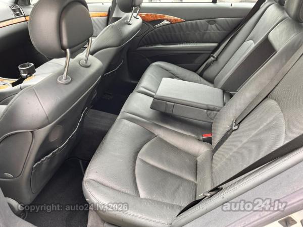 Grey Mercedes-Benz E-Class 2003 in Tartu, with an engine capacity of 3.20 L and mileage of 359 thousand km for 5690 €, photo 7 on AUTOMOTO.COM.LV