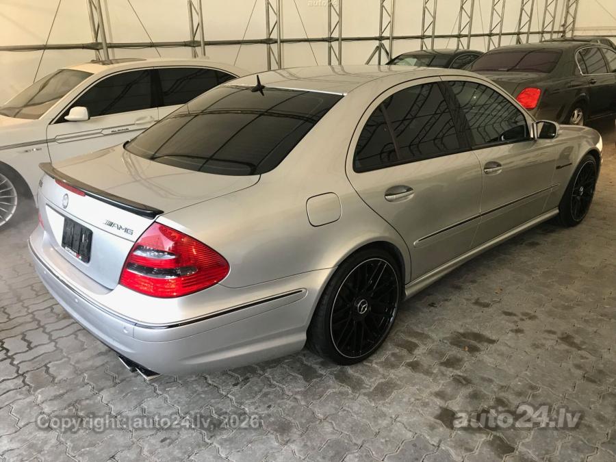 Pelēks Mercedes-Benz E-Class 2003 Tallina, ar dzinēja tilpumu 5.40 L un nobraukumu 63 tūkst. km par 29500 €, foto 4 vietnē AUTOMOTO.COM.LV