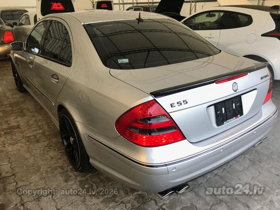 Pelēks Mercedes-Benz E-Class 2003 Tallina, ar dzinēja tilpumu 5.40 L un nobraukumu 63 tūkst. km par 29500 €, foto 5 vietnē AUTOMOTO.COM.LV