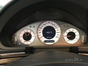 Pelēks Mercedes-Benz E-Class 2003 Tallina, ar dzinēja tilpumu 5.40 L un nobraukumu 63 tūkst. km par 29500 €, foto 8 vietnē AUTOMOTO.COM.LV