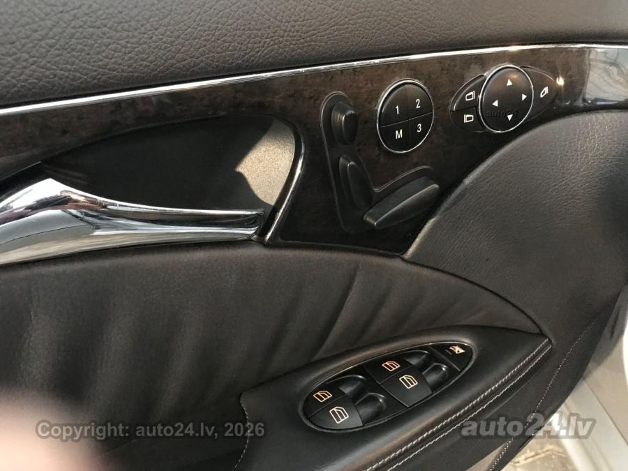 Pelēks Mercedes-Benz E-Class 2003 Tallina, ar dzinēja tilpumu 5.40 L un nobraukumu 63 tūkst. km par 29500 €, foto 9 vietnē AUTOMOTO.COM.LV