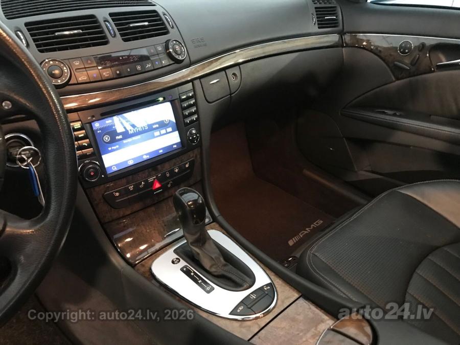 Pelēks Mercedes-Benz E-Class 2003 Tallina, ar dzinēja tilpumu 5.40 L un nobraukumu 63 tūkst. km par 29500 €, foto 11 vietnē AUTOMOTO.COM.LV