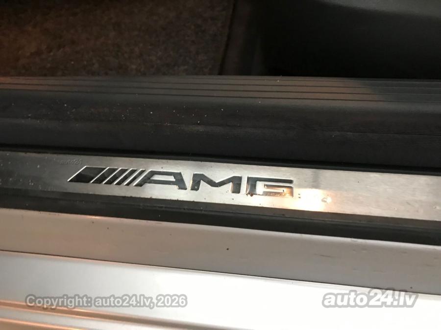 Pelēks Mercedes-Benz E-Class 2003 Tallina, ar dzinēja tilpumu 5.40 L un nobraukumu 63 tūkst. km par 29500 €, foto 13 vietnē AUTOMOTO.COM.LV