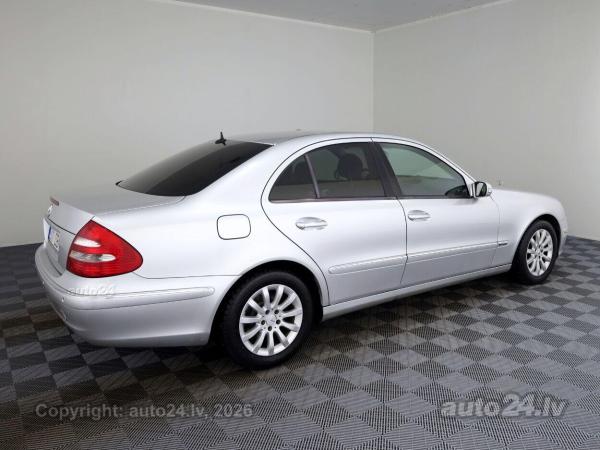 Pelēks Mercedes-Benz E-Class 2004 Tallina, ar dzinēja tilpumu 2.10 L un nobraukumu 308 tūkst. km par 1999 €, foto 3 vietnē AUTOMOTO.COM.LV