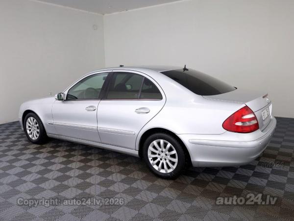 Pelēks Mercedes-Benz E-Class 2004 Tallina, ar dzinēja tilpumu 2.10 L un nobraukumu 308 tūkst. km par 1999 €, foto 4 vietnē AUTOMOTO.COM.LV