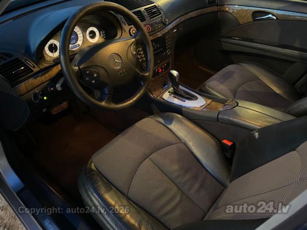 Pelēks Mercedes-Benz E-Class 2004 Tallina, ar dzinēja tilpumu 2.70 L un nobraukumu 248 tūkst. km par 3990 €, foto 2 vietnē AUTOMOTO.COM.LV