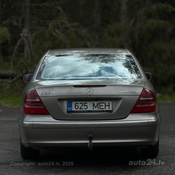 Pelēks Mercedes-Benz E-Class 2004 Tallina, ar dzinēja tilpumu 1.80 L un nobraukumu 225 tūkst. km par 3800 €, foto 4 vietnē AUTOMOTO.COM.LV
