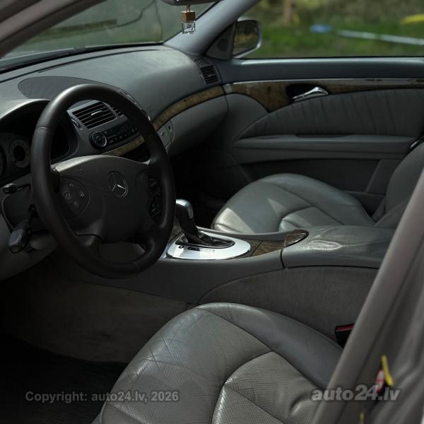 Pelēks Mercedes-Benz E-Class 2004 Tallina, ar dzinēja tilpumu 1.80 L un nobraukumu 225 tūkst. km par 3800 €, foto 9 vietnē AUTOMOTO.COM.LV