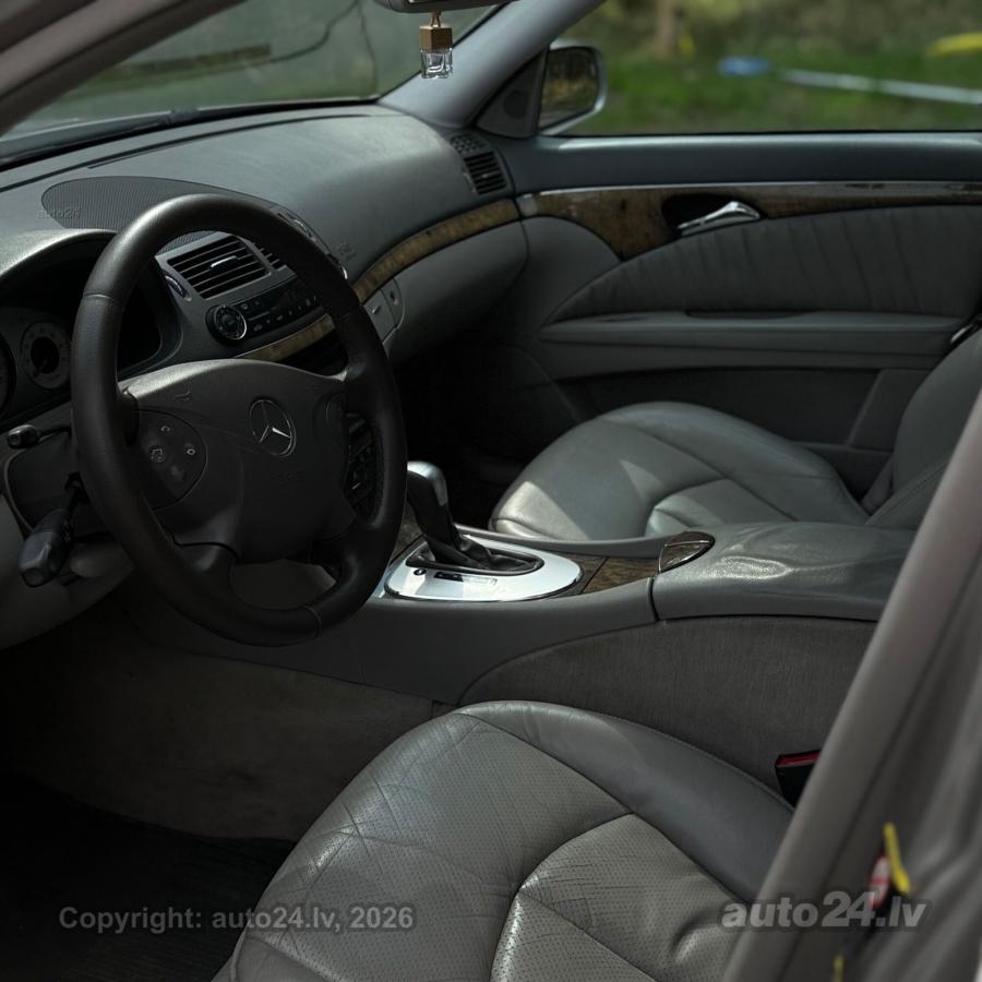 Pelēks Mercedes-Benz E-Class 2004 Tallina, ar dzinēja tilpumu 1.80 L un nobraukumu 225 tūkst. km par 3800 €, foto 10 vietnē AUTOMOTO.COM.LV