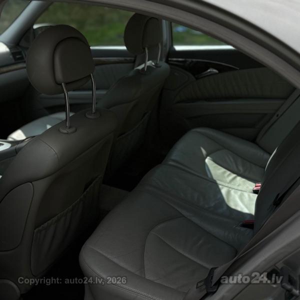 Pelēks Mercedes-Benz E-Class 2004 Tallina, ar dzinēja tilpumu 1.80 L un nobraukumu 225 tūkst. km par 3800 €, foto 10 vietnē AUTOMOTO.COM.LV