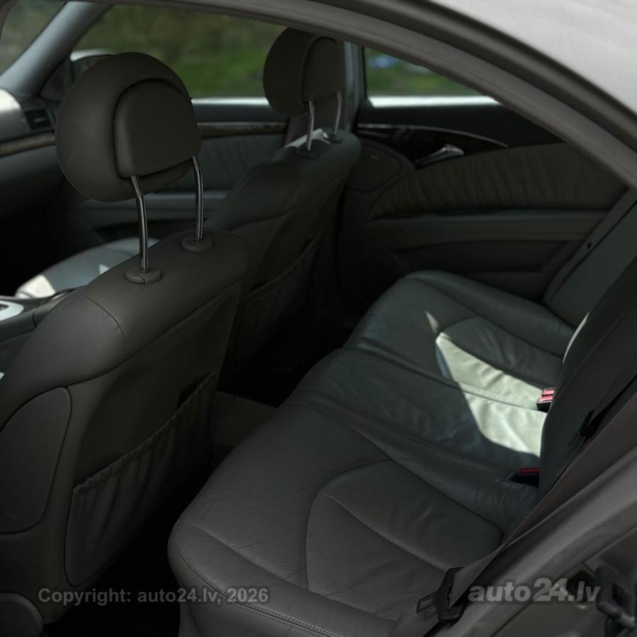 Pelēks Mercedes-Benz E-Class 2004 Tallina, ar dzinēja tilpumu 1.80 L un nobraukumu 225 tūkst. km par 3800 €, foto 11 vietnē AUTOMOTO.COM.LV
