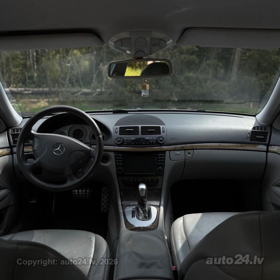 Pelēks Mercedes-Benz E-Class 2004 Tallina, ar dzinēja tilpumu 1.80 L un nobraukumu 225 tūkst. km par 3800 €, foto 12 vietnē AUTOMOTO.COM.LV
