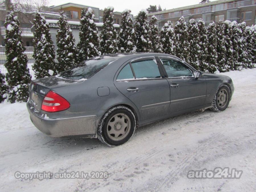 Pelēks Mercedes-Benz E-Class 2005 Tallina, ar dzinēja tilpumu 2.60 L un nobraukumu 266 tūkst. km par 1499 €, foto 3 vietnē AUTOMOTO.COM.LV