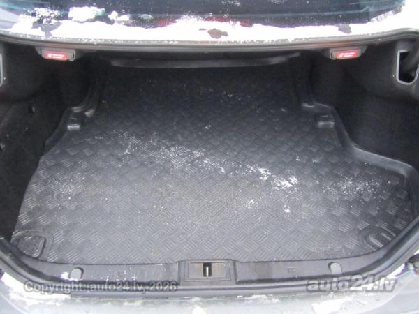 Grey Mercedes-Benz E-Class 2005 in Tallinn, with an engine capacity of 2.60 L and mileage of 266 thousand km for 1499 €, photo 11 on AUTOMOTO.COM.LV