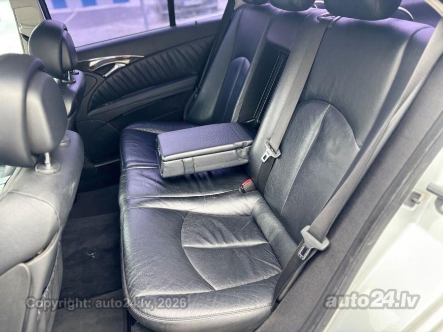 Pelēks Mercedes-Benz E-Class 2006 Tallina, ar dzinēja tilpumu 3.00 L un nobraukumu 380 tūkst. km par 3499 €, foto 8 vietnē AUTOMOTO.COM.LV
