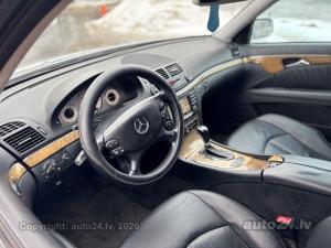 Pelēks Mercedes-Benz E-Class 2006 Tallina, ar dzinēja tilpumu 3.00 L un nobraukumu 380 tūkst. km par 3499 €, foto 13 vietnē AUTOMOTO.COM.LV