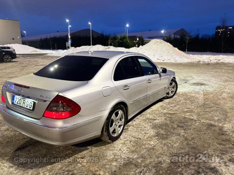 Pelēks Mercedes-Benz E-Class 2006 Tallina, ar dzinēja tilpumu 3.00 L un nobraukumu 349 tūkst. km par 4199 €, foto 4 vietnē AUTOMOTO.COM.LV
