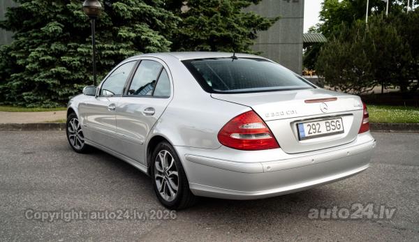 Pelēks Mercedes-Benz E-Class 2006 Tallina, ar dzinēja tilpumu 3.00 L un nobraukumu 0 tūkst. km par 3799 €, foto 2 vietnē AUTOMOTO.COM.LV