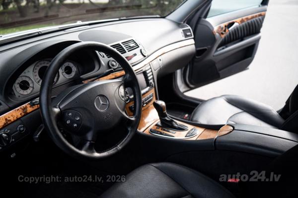 Pelēks Mercedes-Benz E-Class 2006 Tallina, ar dzinēja tilpumu 3.00 L un nobraukumu 0 tūkst. km par 3799 €, foto 3 vietnē AUTOMOTO.COM.LV