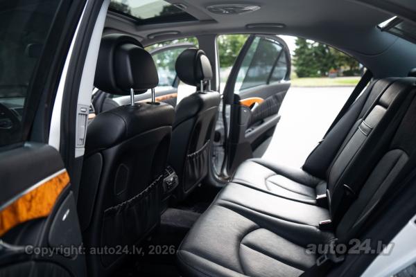 Pelēks Mercedes-Benz E-Class 2006 Tallina, ar dzinēja tilpumu 3.00 L un nobraukumu 0 tūkst. km par 3799 €, foto 4 vietnē AUTOMOTO.COM.LV