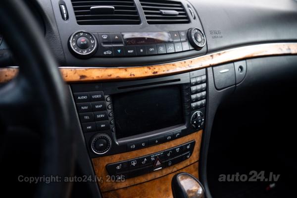 Pelēks Mercedes-Benz E-Class 2006 Tallina, ar dzinēja tilpumu 3.00 L un nobraukumu 0 tūkst. km par 3799 €, foto 7 vietnē AUTOMOTO.COM.LV