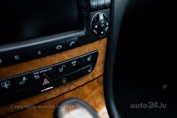 Pelēks Mercedes-Benz E-Class 2006 Tallina, ar dzinēja tilpumu 3.00 L un nobraukumu 0 tūkst. km par 3799 €, foto 8 vietnē AUTOMOTO.COM.LV