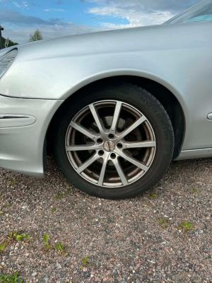 Grey Mercedes-Benz E-Class 2006 in Tallinn, with an engine capacity of 3.00 L and mileage of 364 thousand km for 3300 €, photo 7 on AUTOMOTO.COM.LV