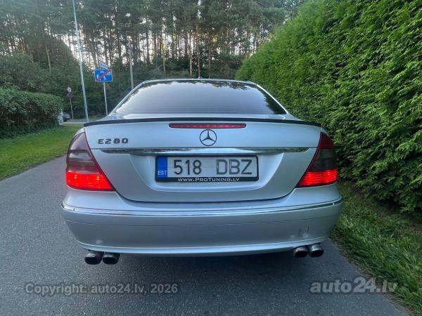 Pelēks Mercedes-Benz E-Class 2006 Tallina, ar dzinēja tilpumu 3.00 L un nobraukumu 390 tūkst. km par 2490 €, foto 7 vietnē AUTOMOTO.COM.LV