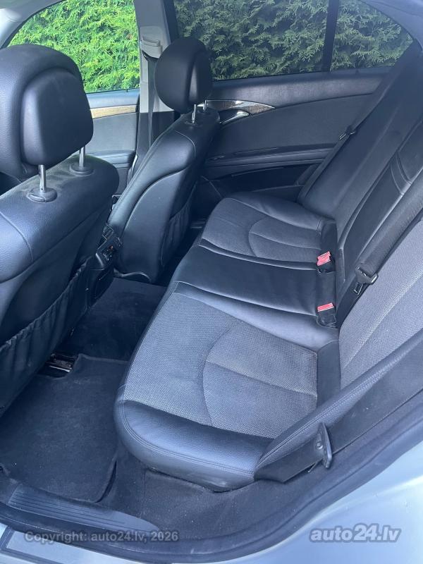 Pelēks Mercedes-Benz E-Class 2006 Tallina, ar dzinēja tilpumu 3.00 L un nobraukumu 390 tūkst. km par 2490 €, foto 10 vietnē AUTOMOTO.COM.LV