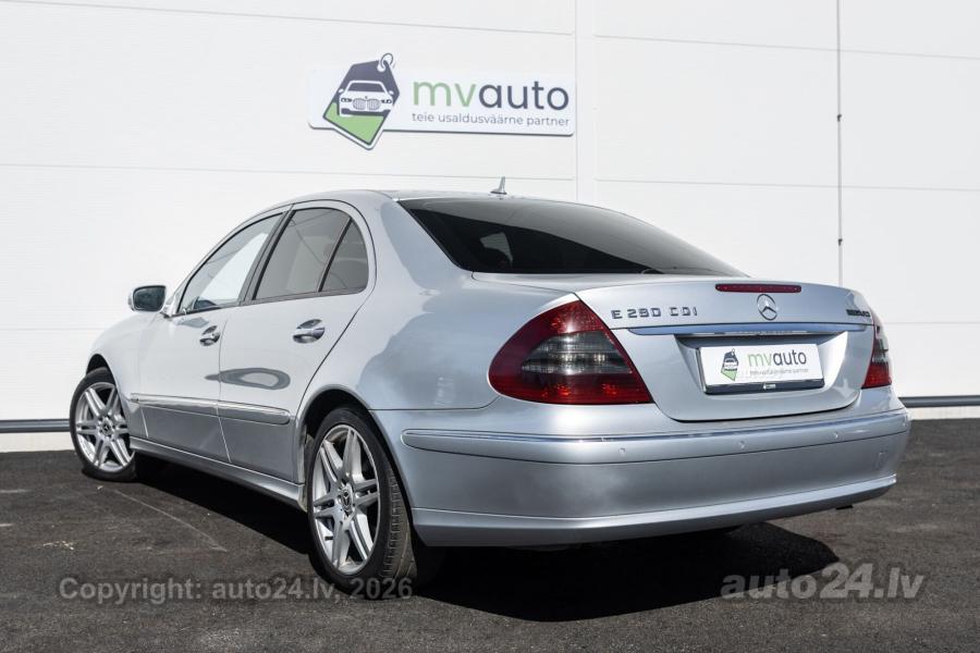 Pelēks Mercedes-Benz E-Class 2007 Tallina, ar dzinēja tilpumu 3.00 L un nobraukumu 244 tūkst. km par 4990 €, foto 7 vietnē AUTOMOTO.COM.LV