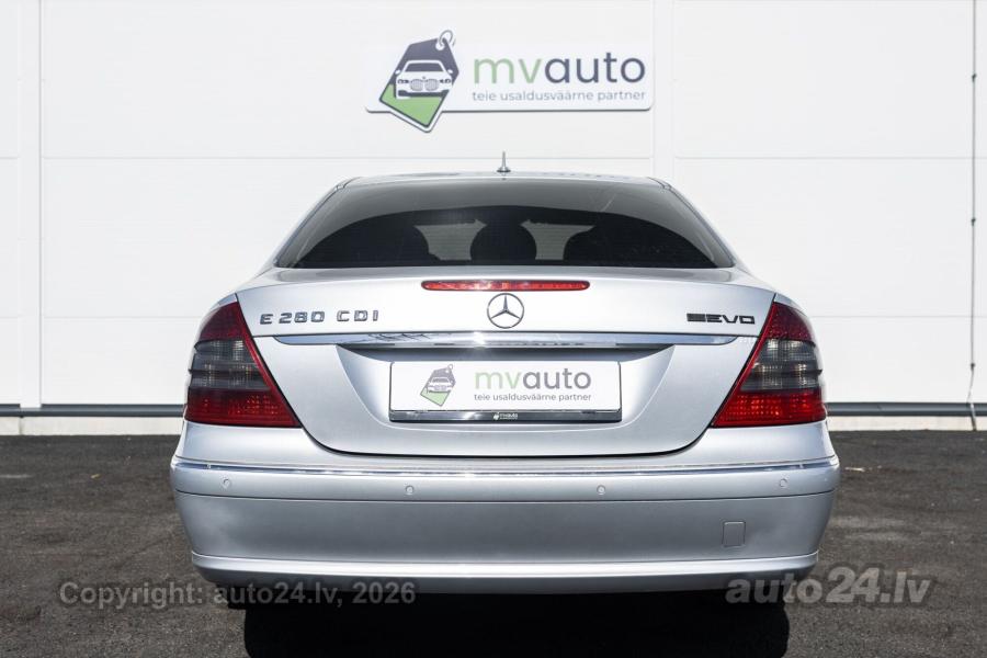 Pelēks Mercedes-Benz E-Class 2007 Tallina, ar dzinēja tilpumu 3.00 L un nobraukumu 244 tūkst. km par 4990 €, foto 8 vietnē AUTOMOTO.COM.LV