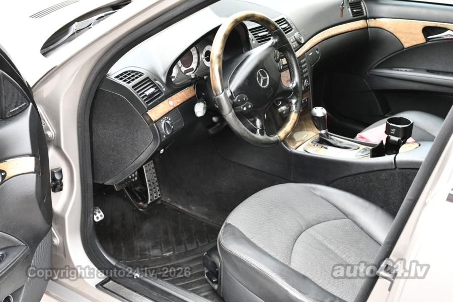 Pelēks Mercedes-Benz E-Class 2008 Tallina, ar dzinēja tilpumu 3.00 L un nobraukumu 305 tūkst. km par 9500 €, foto 7 vietnē AUTOMOTO.COM.LV