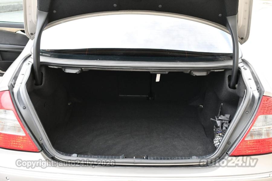 Pelēks Mercedes-Benz E-Class 2008 Tallina, ar dzinēja tilpumu 3.00 L un nobraukumu 305 tūkst. km par 9500 €, foto 9 vietnē AUTOMOTO.COM.LV