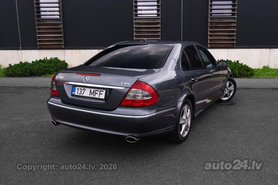 Pelēks Mercedes-Benz E-Class 2008 Tallina, ar dzinēja tilpumu 3.00 L un nobraukumu 366 tūkst. km par 4000 €, foto 4 vietnē AUTOMOTO.COM.LV