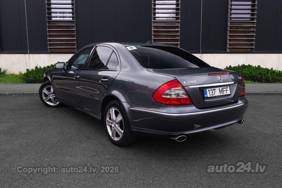 Pelēks Mercedes-Benz E-Class 2008 Tallina, ar dzinēja tilpumu 3.00 L un nobraukumu 366 tūkst. km par 4000 €, foto 5 vietnē AUTOMOTO.COM.LV