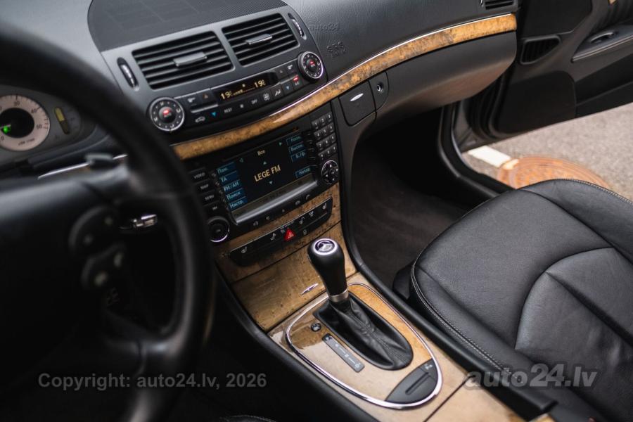 Pelēks Mercedes-Benz E-Class 2008 Tallina, ar dzinēja tilpumu 3.00 L un nobraukumu 366 tūkst. km par 4000 €, foto 9 vietnē AUTOMOTO.COM.LV