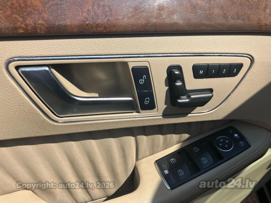 Grey Mercedes-Benz E-Class 2012 in Tallinn, with an engine capacity of 3.00 L and mileage of 124 thousand km for 14490 €, photo 10 on AUTOMOTO.COM.LV