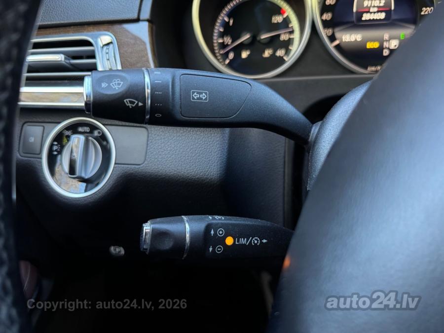 Pelēks Mercedes-Benz E-Class 2015 Tallina, ar dzinēja tilpumu 2.10 L un nobraukumu 284 tūkst. km par 8990 €, foto 19 vietnē AUTOMOTO.COM.LV