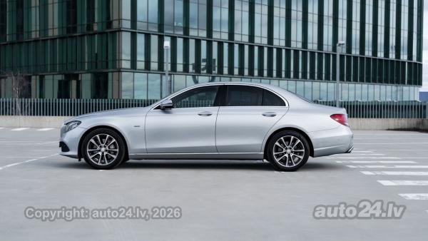 Grey Mercedes-Benz E-Class 2016 in Tallinn, with an engine capacity of 2.00 L and mileage of 133 thousand km for 28990 €, photo 5 on AUTOMOTO.COM.LV