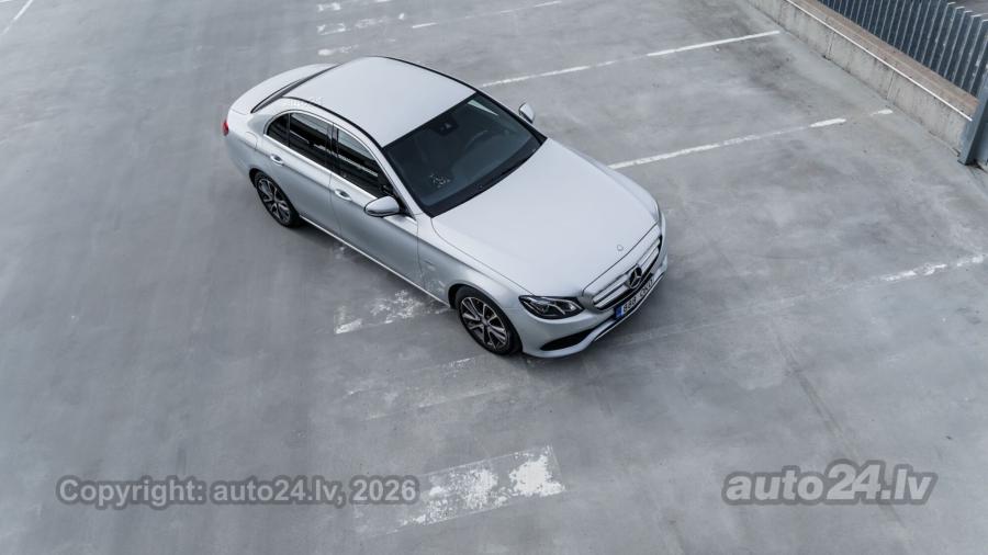 Grey Mercedes-Benz E-Class 2016 in Tallinn, with an engine capacity of 2.00 L and mileage of 133 thousand km for 28990 €, photo 13 on AUTOMOTO.COM.LV