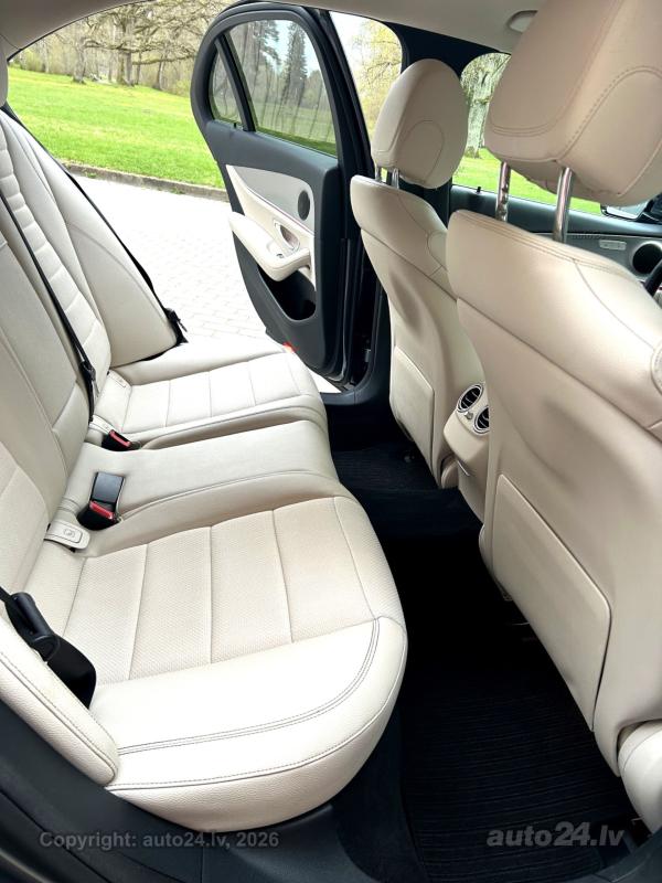 Grey Mercedes-Benz E-Class 2016 in Tallinn, with an engine capacity of 2.00 L and mileage of 118 thousand km for 22900 €, photo 10 on AUTOMOTO.COM.LV