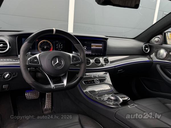 Grey Mercedes-Benz E-Class 2017 in Tallinn, with an engine capacity of 4.00 L and mileage of 159 thousand km for 51990 €, photo 7 on AUTOMOTO.COM.LV